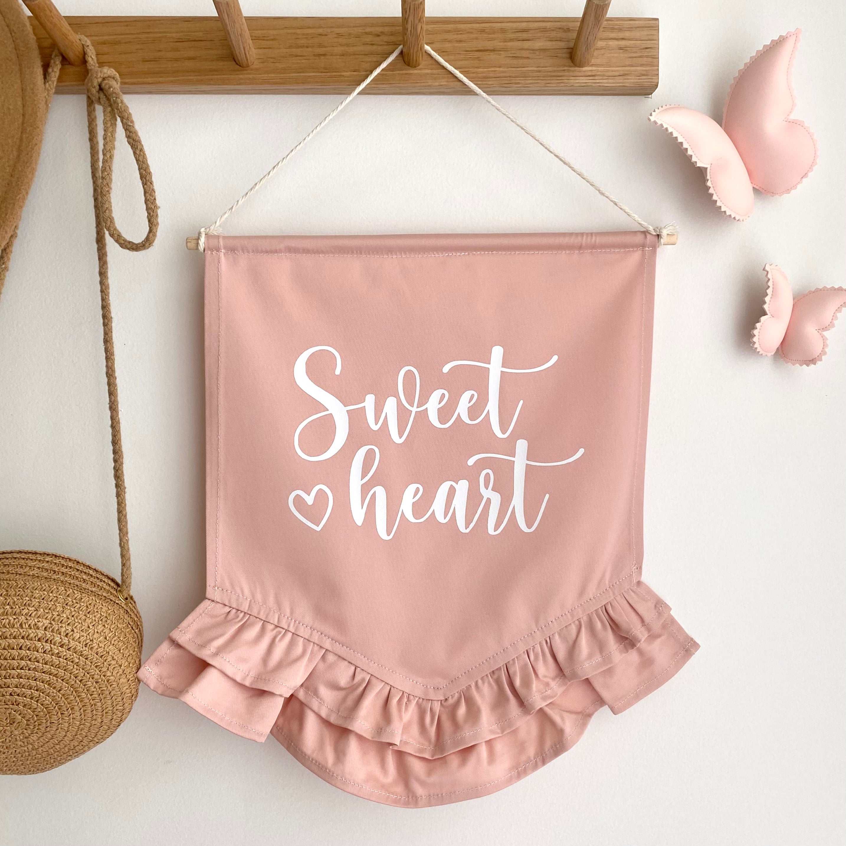 Sweet heart frill hanging banner ~ Petals pink – Hello Saturday Kids Decor